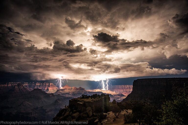 Photographer Captures Powerful Lightning Storms Over Grand Canyon ...
