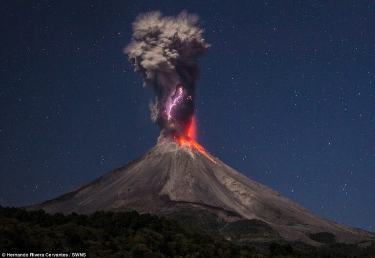 Dramatic pictures show lightning bolts inside volcanic ash eruption ...