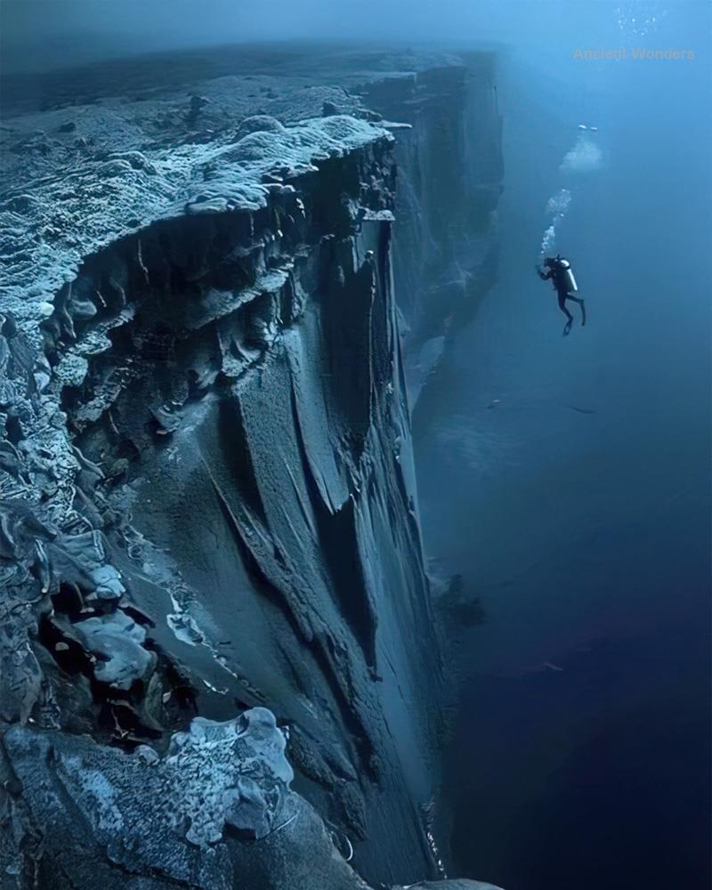 Exploring the Abyss: The Mesmerizing Depths of the Ocean Beyond 200 ...
