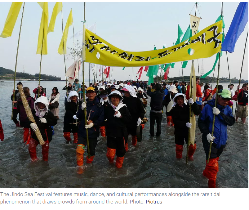 Every Year, the Sea Parts in Korea for a Short Time-A Natural Event ...